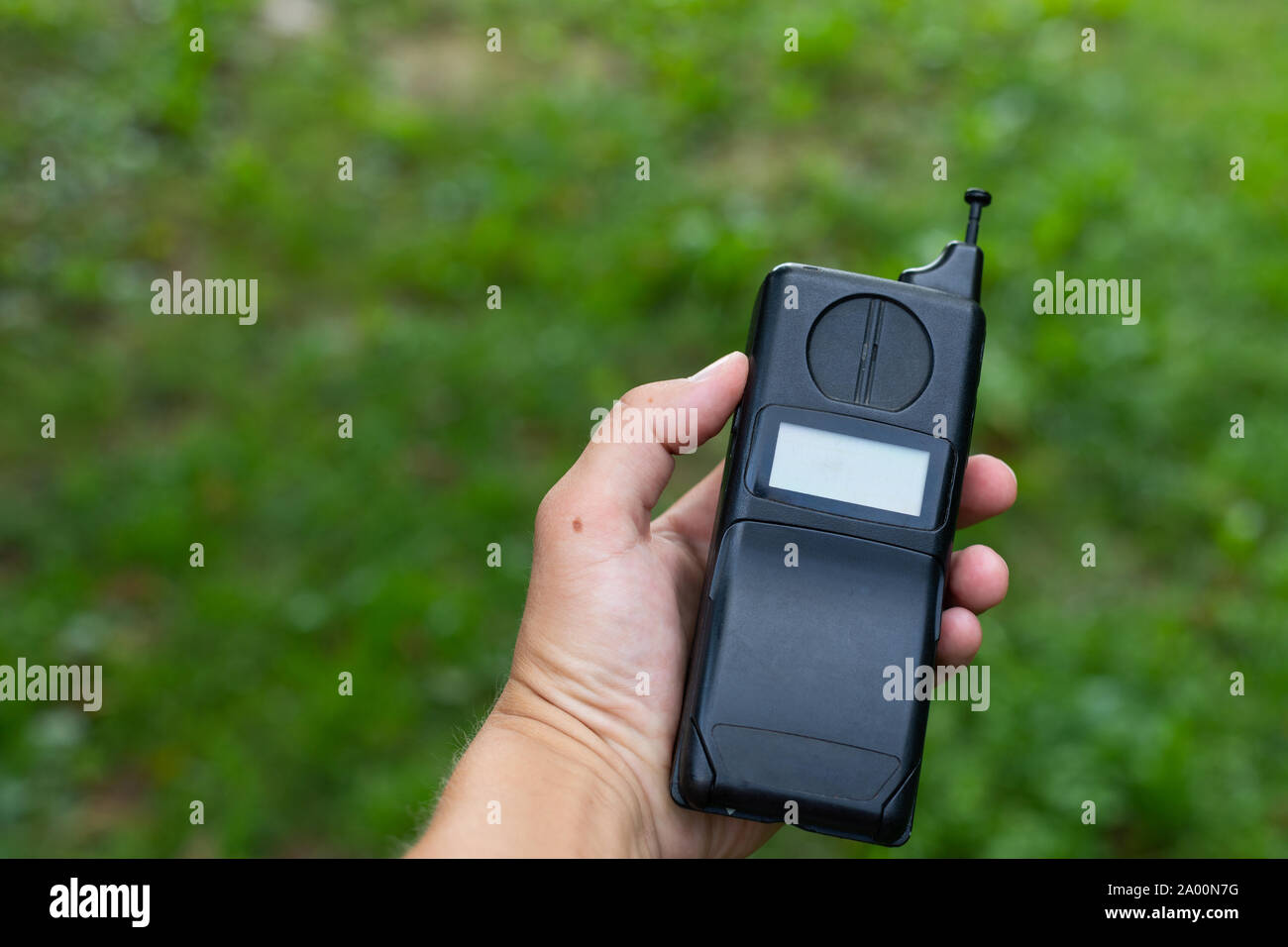 Cellular phone 1990's hi-res stock photography and images - Alamy