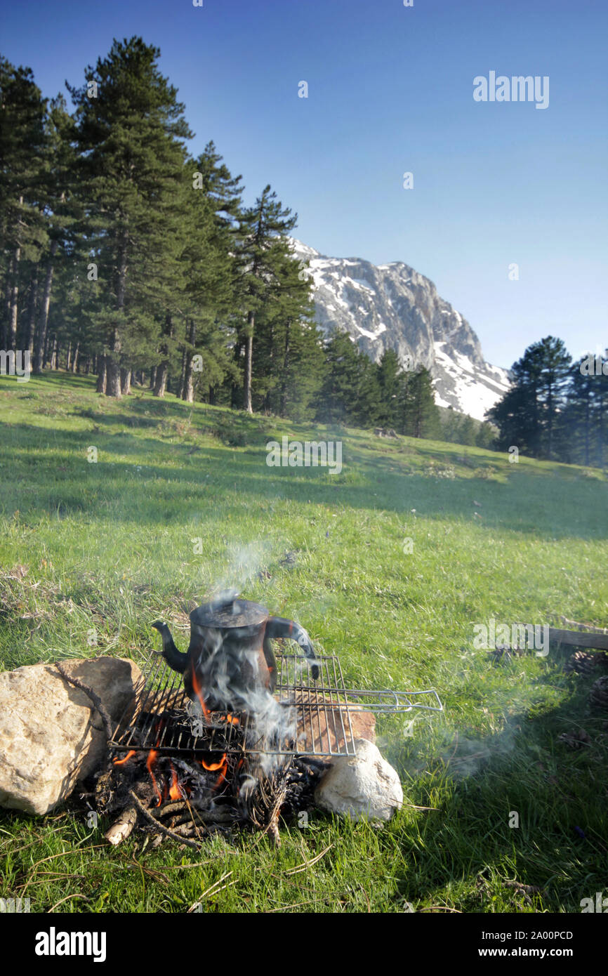 campfire wood fire tea, snowy mountain Stock Photo - Alamy