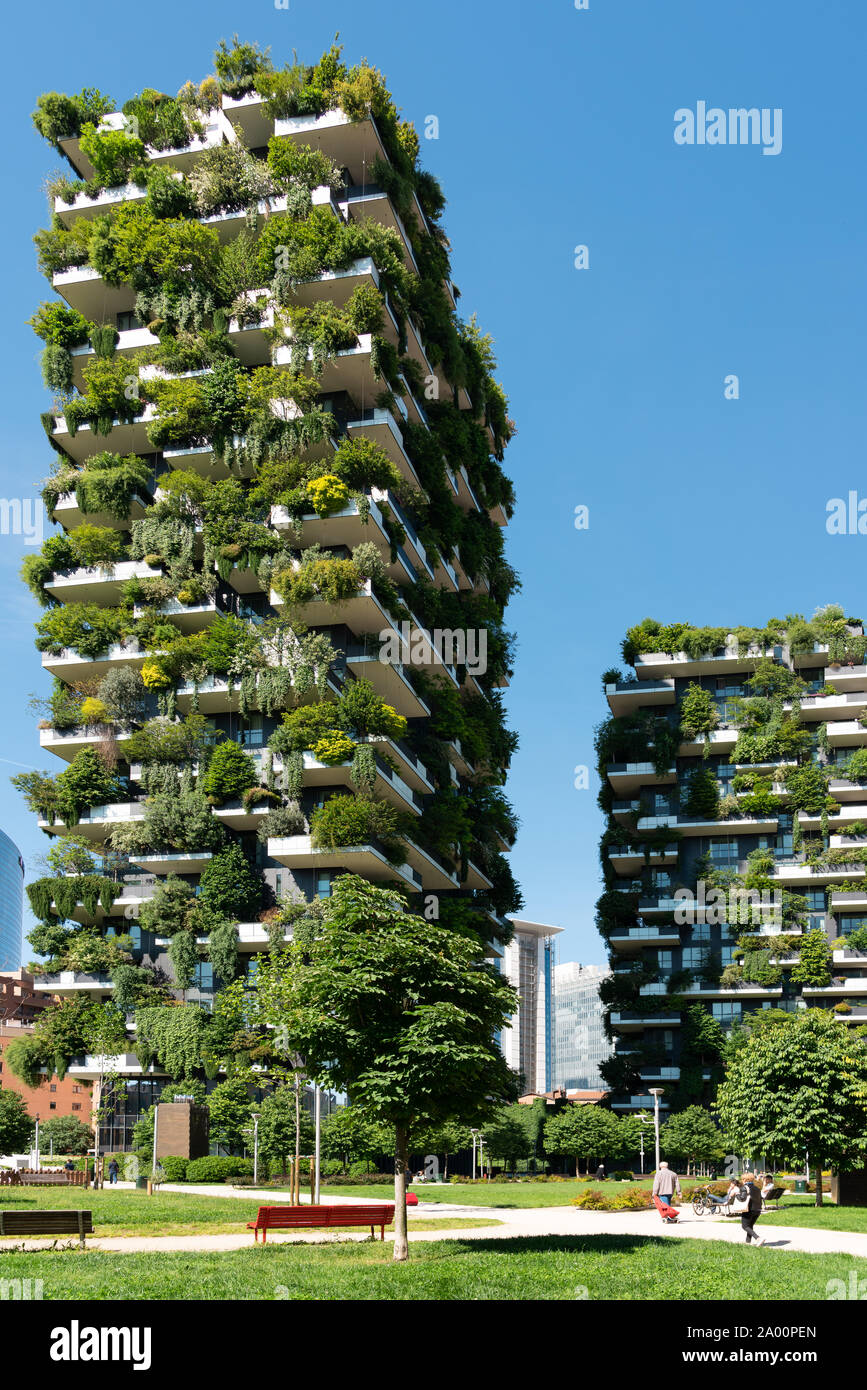 Milan buildings hi-res stock photography and images - Alamy