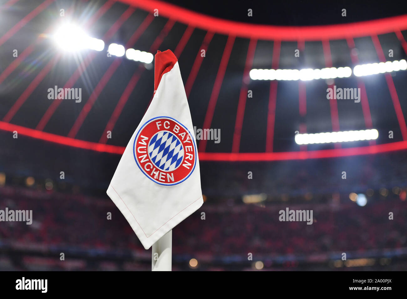Munich, Germany. 18th Sep, 2019. Randmotiv-Feature: corner flag with FC ...