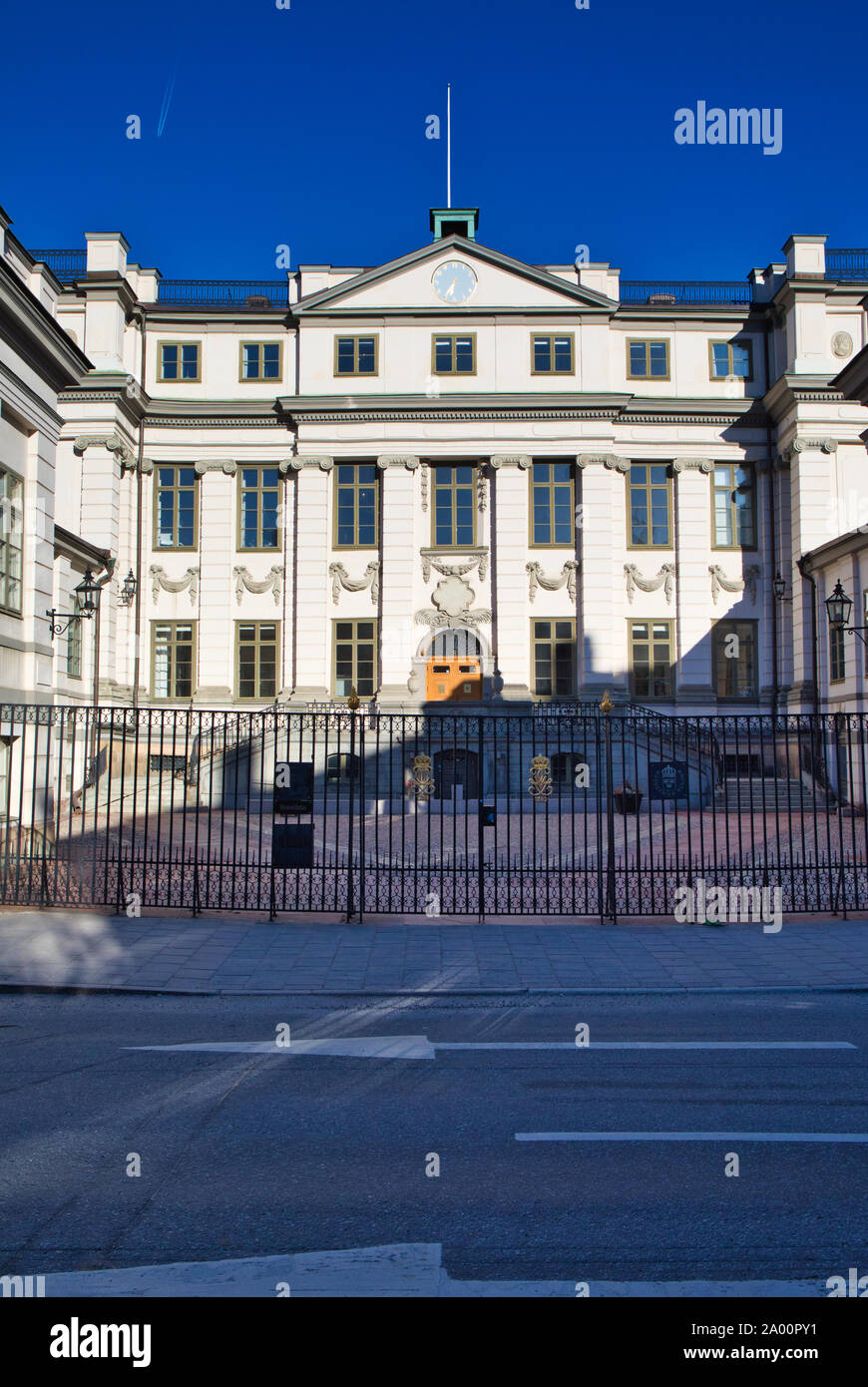 Court buildings hi-res stock photography and images - Alamy