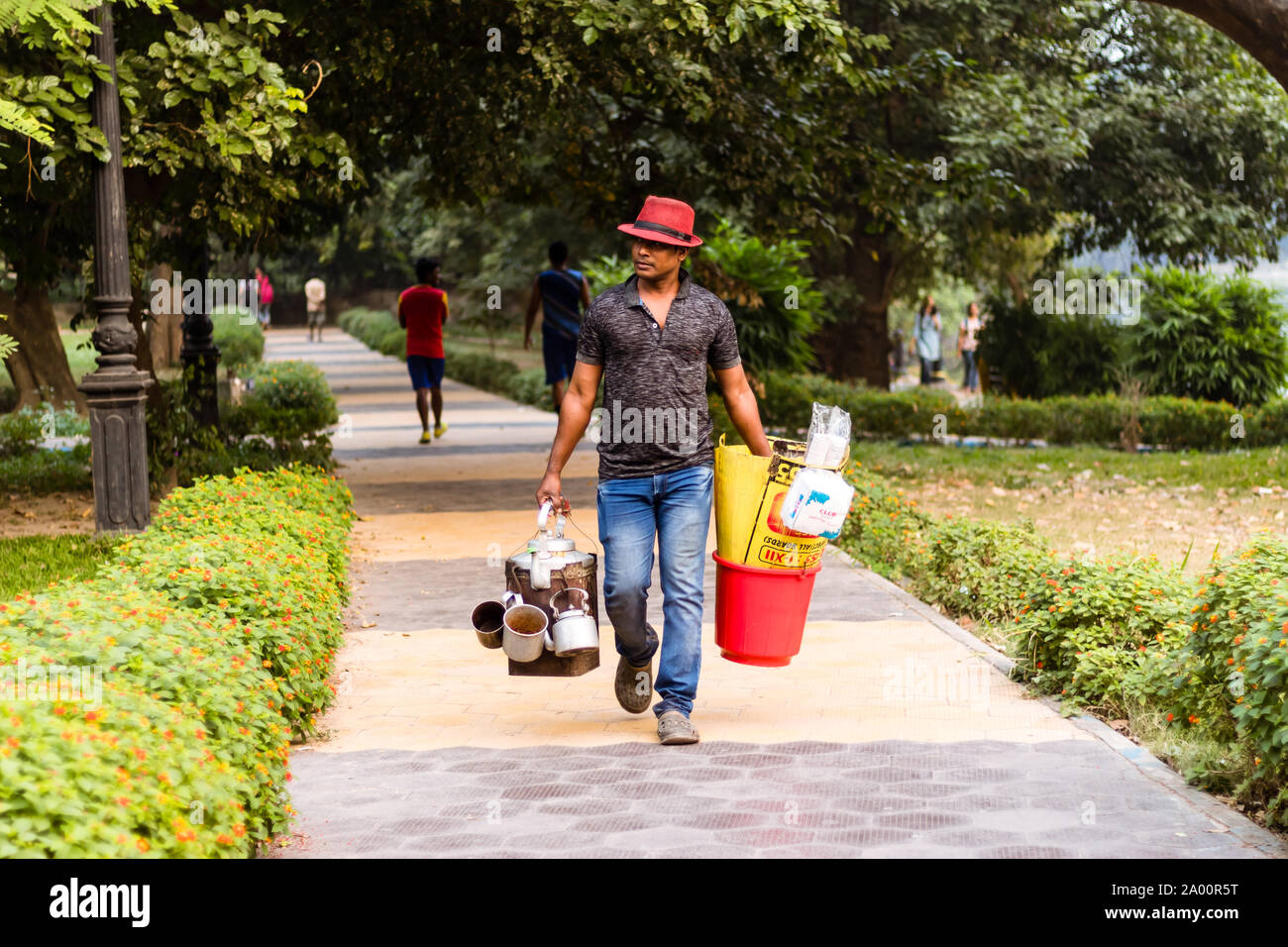 Chaiwala hi-res stock photography and images - Alamy