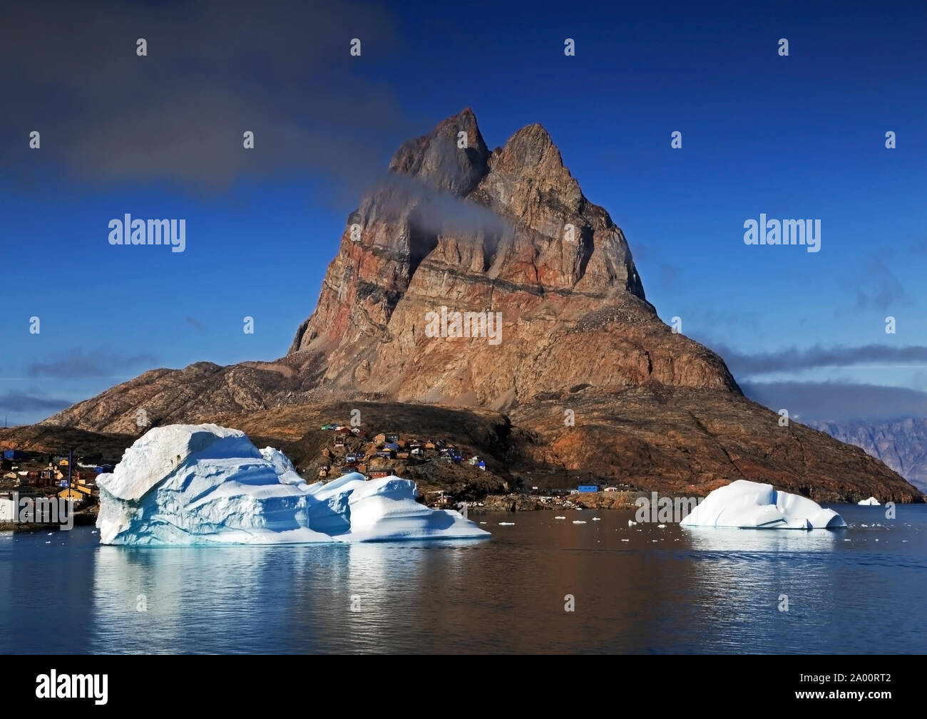 Uummannaq houses hi-res stock photography and images - Alamy