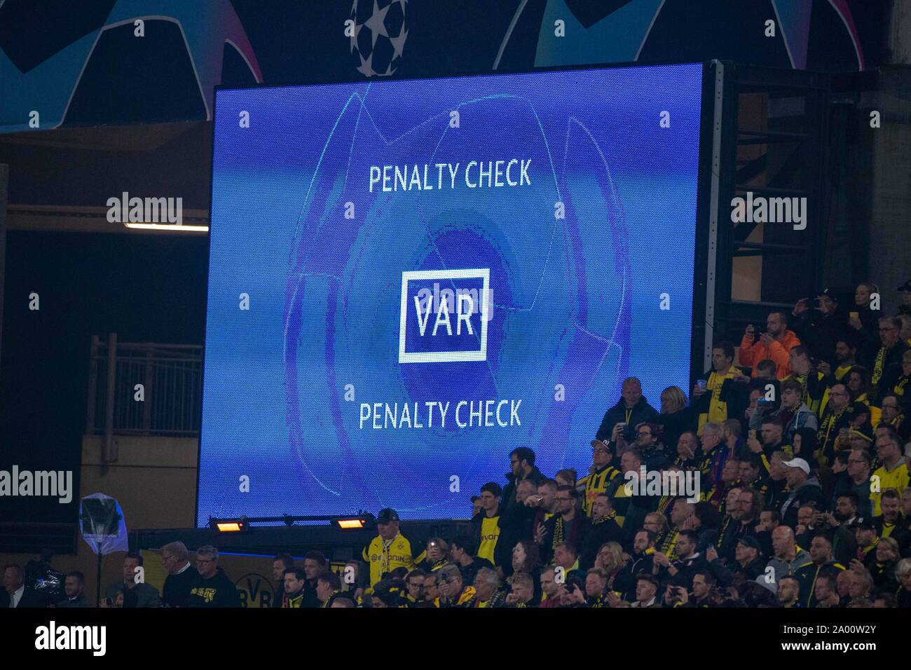 Screen viewer hi-res stock photography and images - Alamy