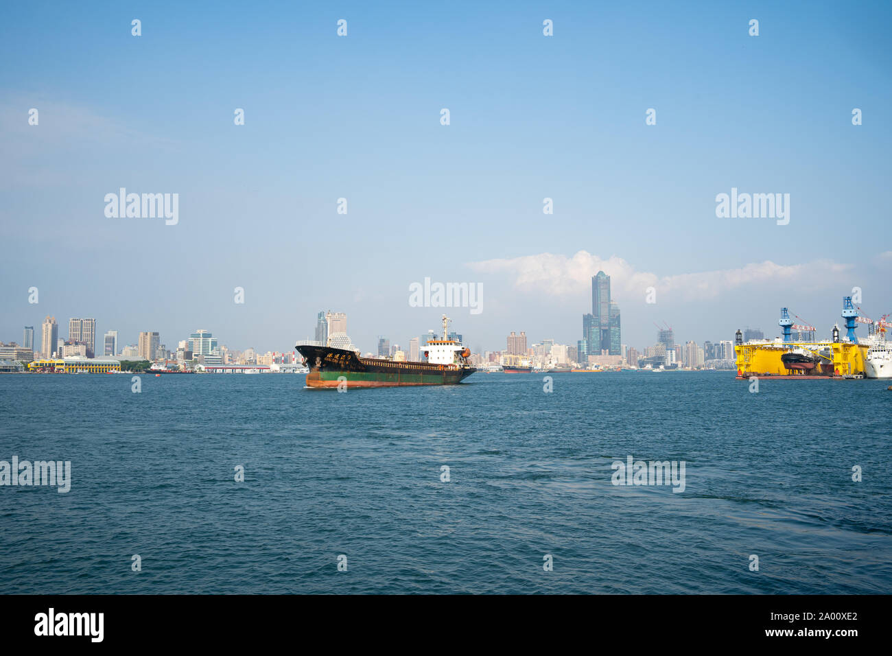 Empty container ship hi-res stock photography and images - Alamy