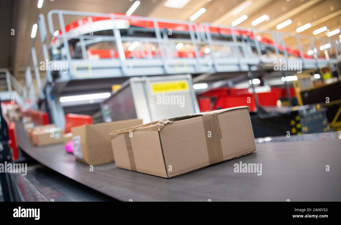 Parcels live berlin hi-res stock photography and images - Alamy