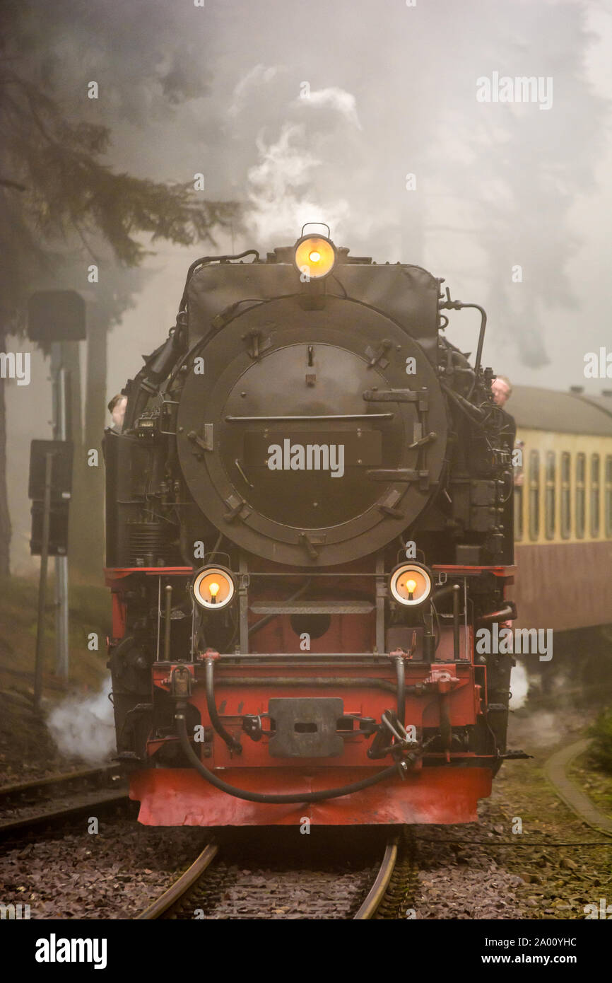 Steam engine and trailers hi-res stock photography and images - Alamy