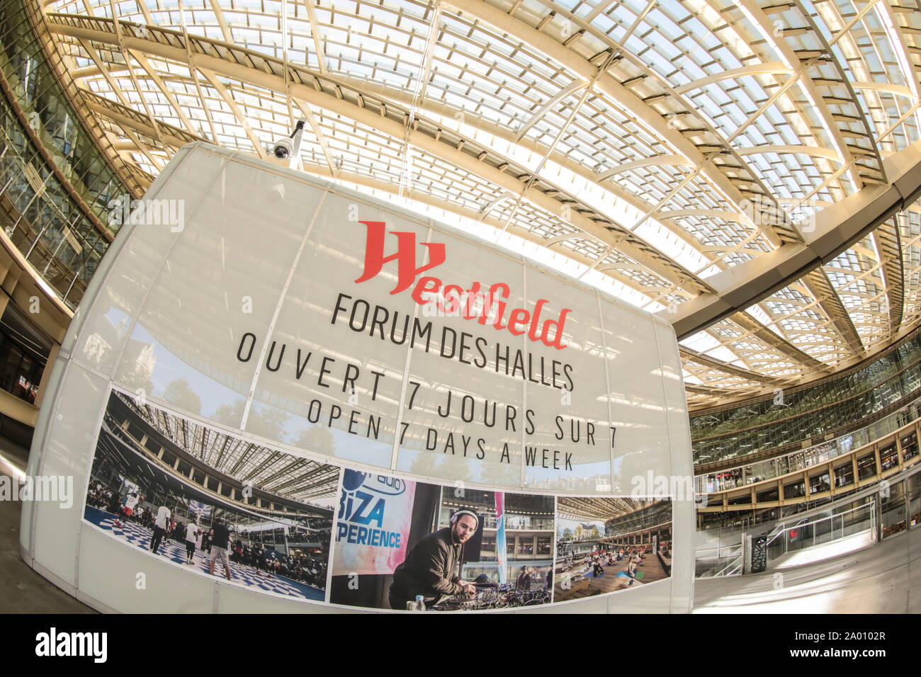 FORUM DES HALLES DEVIENT WESTFIELD FORUM DES HALLES Stock Photo - Alamy