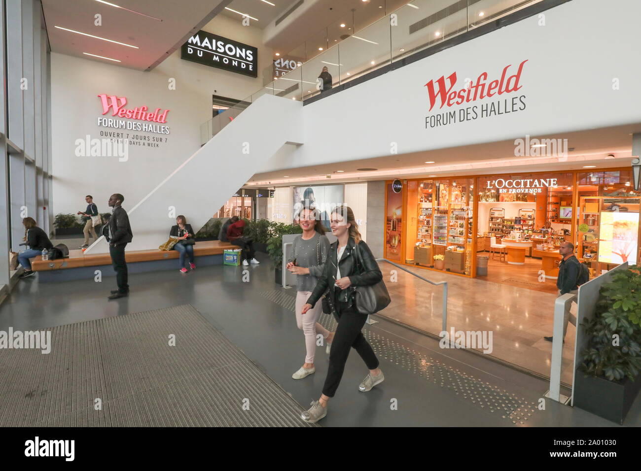 FORUM DES HALLES DEVIENT WESTFIELD FORUM DES HALLES Stock Photo - Alamy