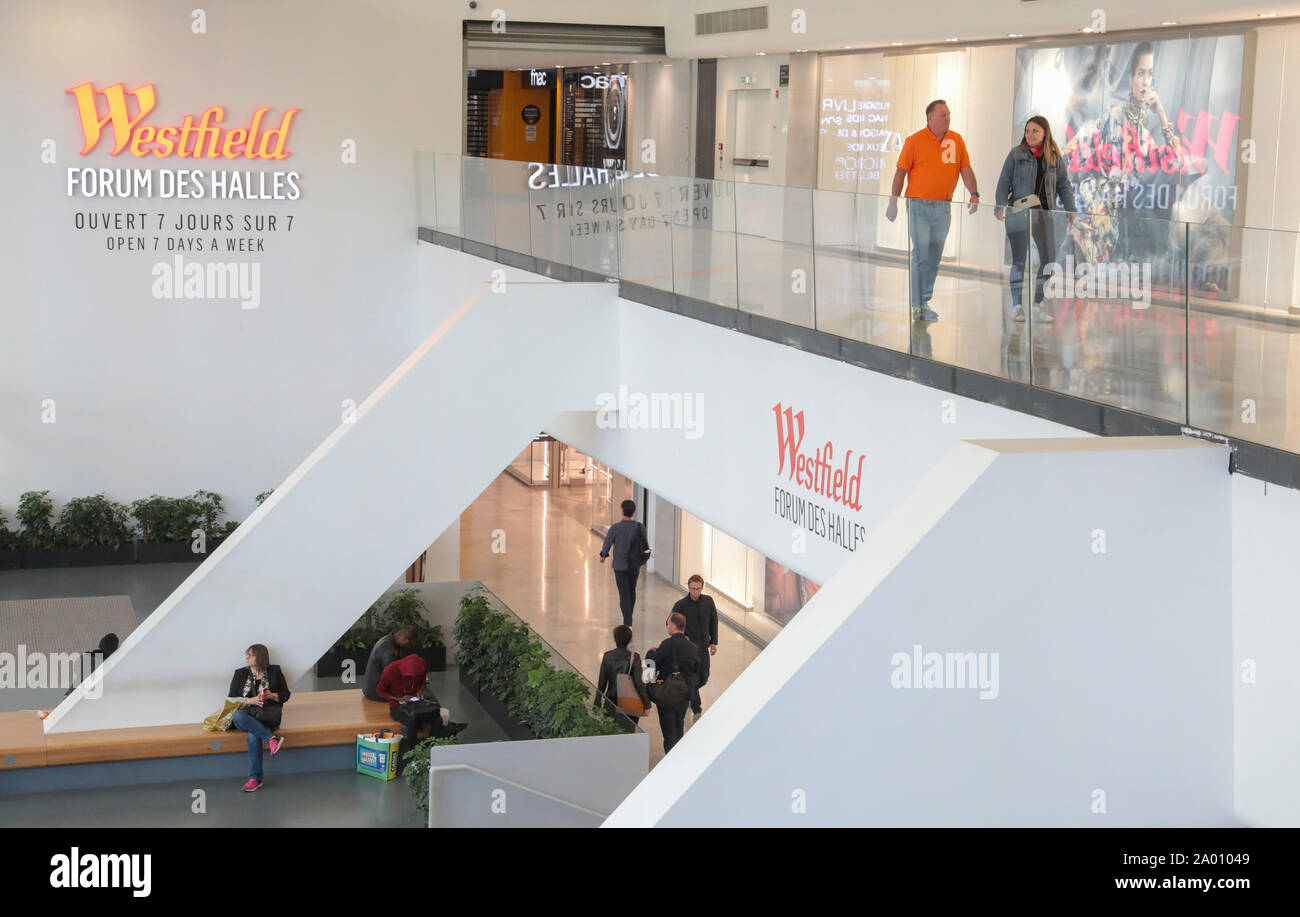 FORUM DES HALLES DEVIENT WESTFIELD FORUM DES HALLES Stock Photo - Alamy