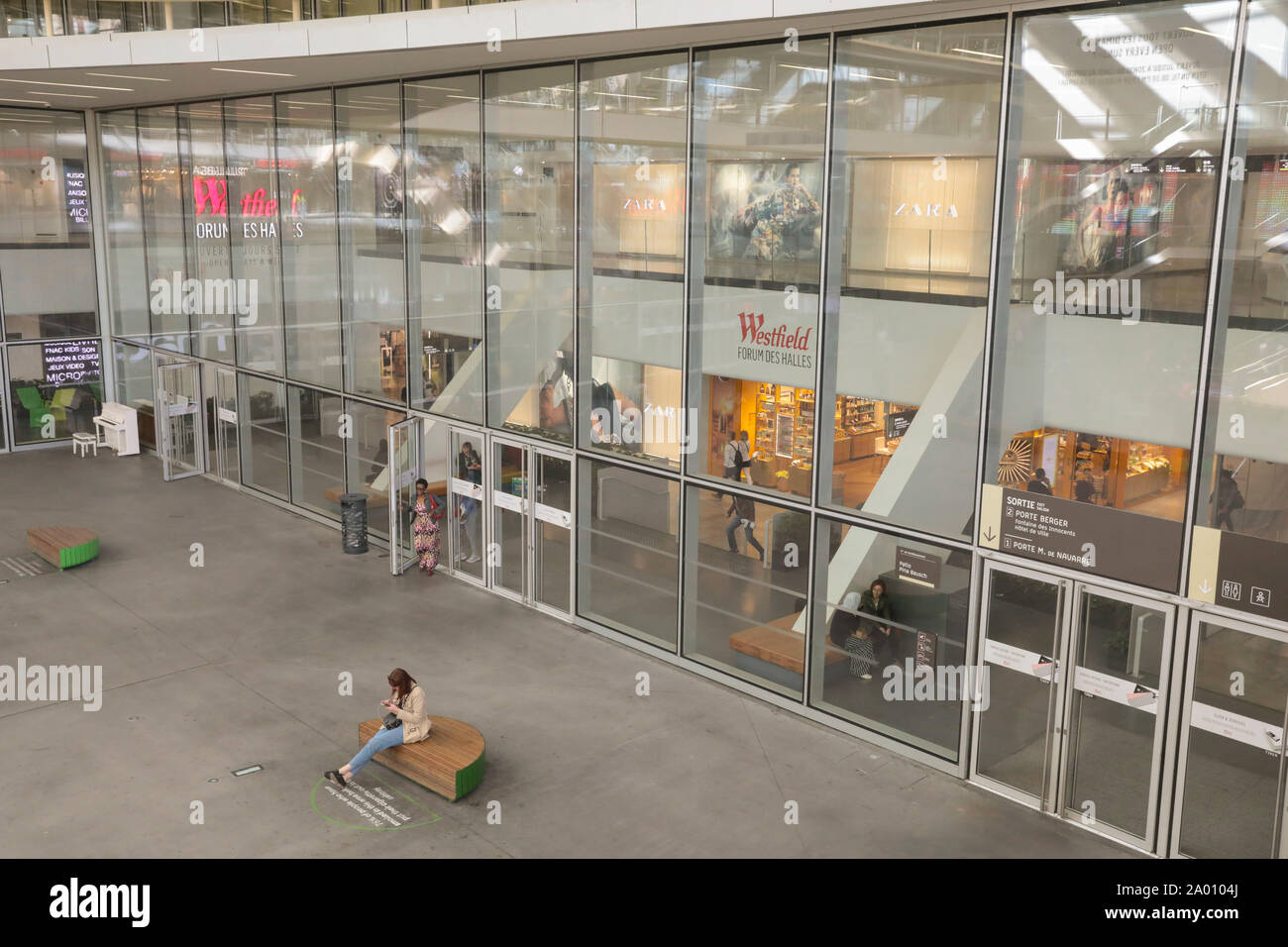FORUM DES HALLES DEVIENT WESTFIELD FORUM DES HALLES Stock Photo - Alamy