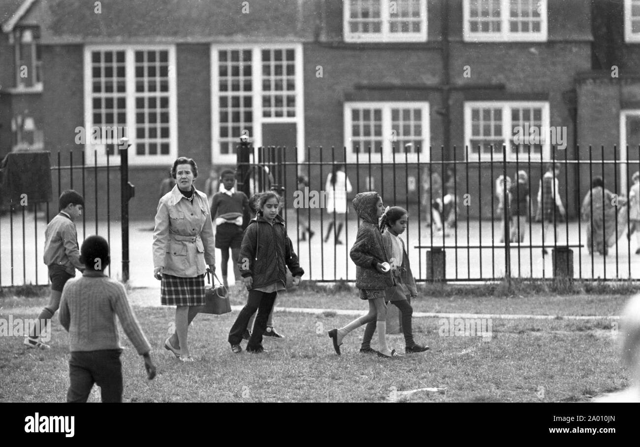 School 1970s uk hi-res stock photography and images - Alamy