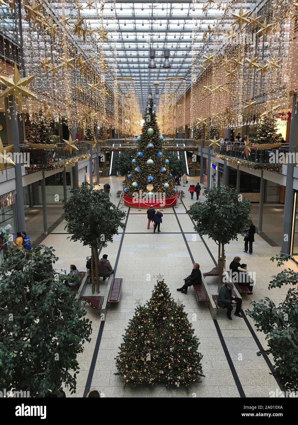 Department store decoration christmas tree hi-res stock photography and images - Alamy