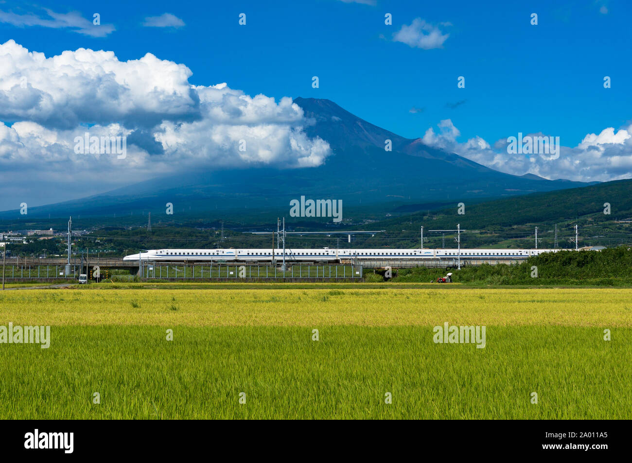 Japan bullet train mt fuji hi-res stock photography and images - Alamy