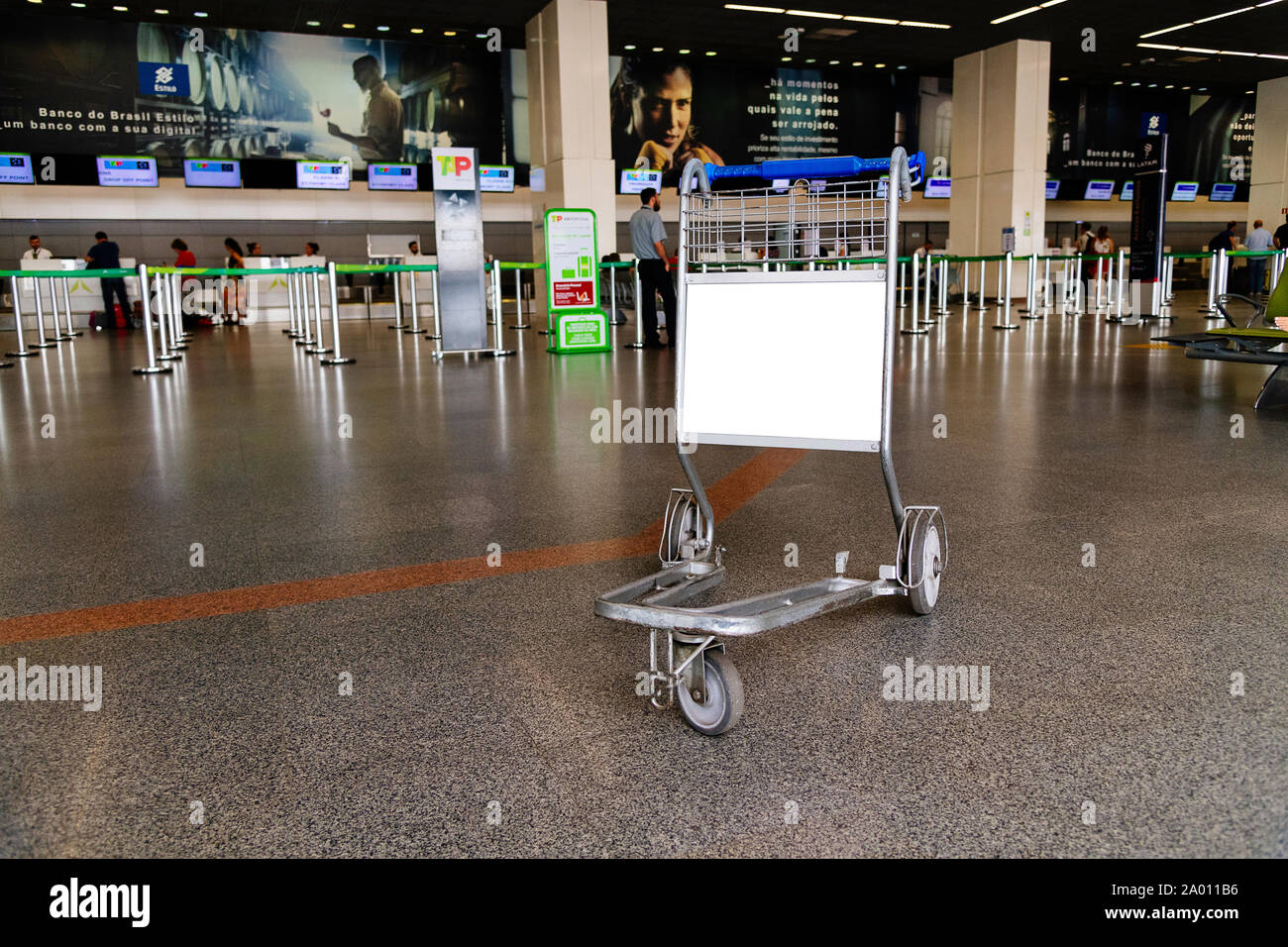 Airport trolley hi-res stock photography and images - Alamy