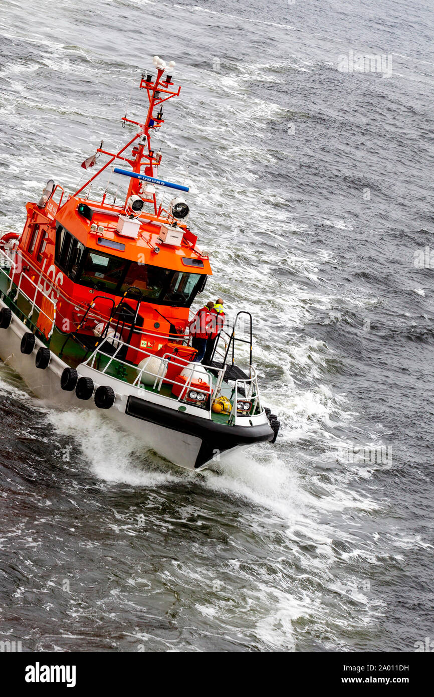 Maritime pilot hi-res stock photography and images - Alamy