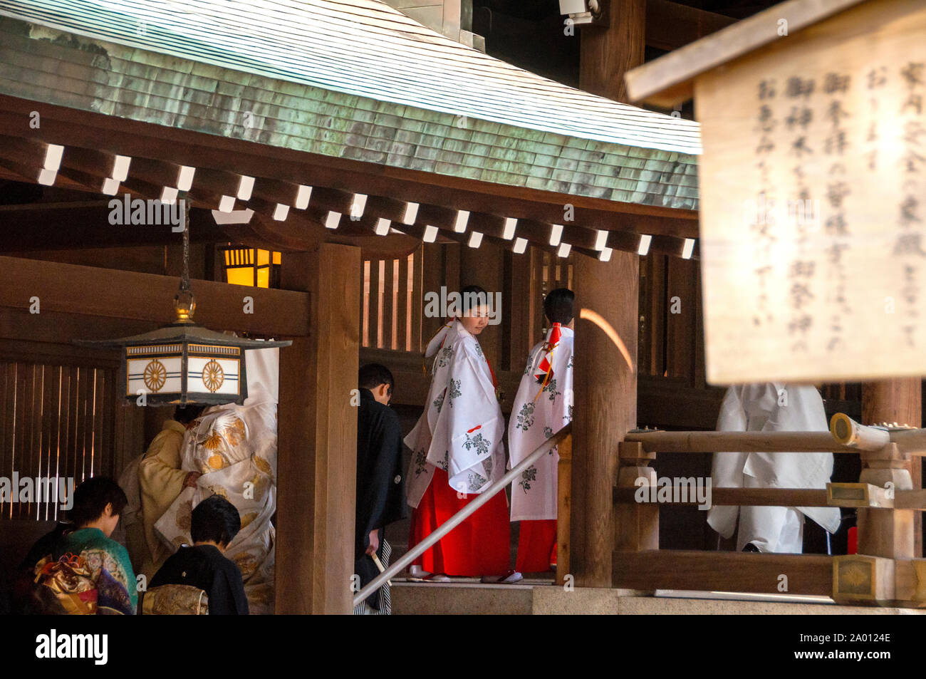 Japanese wedding procession hi-res stock photography and images - Alamy