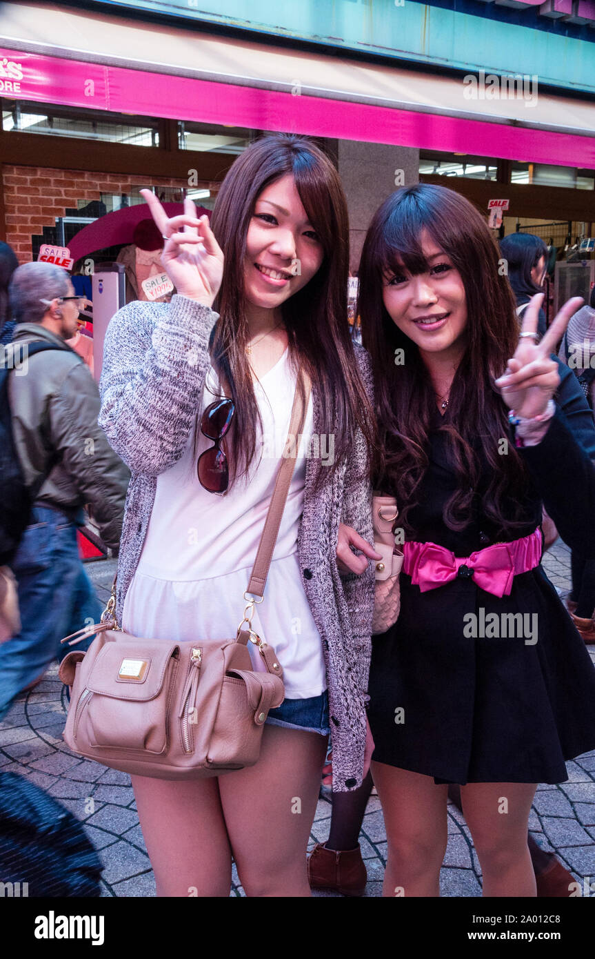Tokyo teenagers youth young hi-res stock photography and images - Alamy