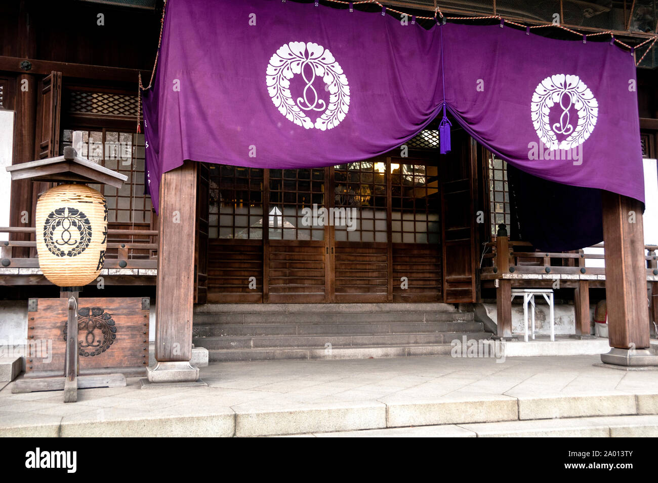 Curtained japanese temple hi-res stock photography and images - Alamy