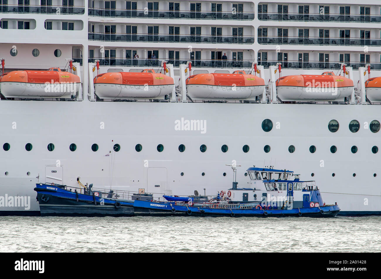 Blue barges hi-res stock photography and images - Alamy