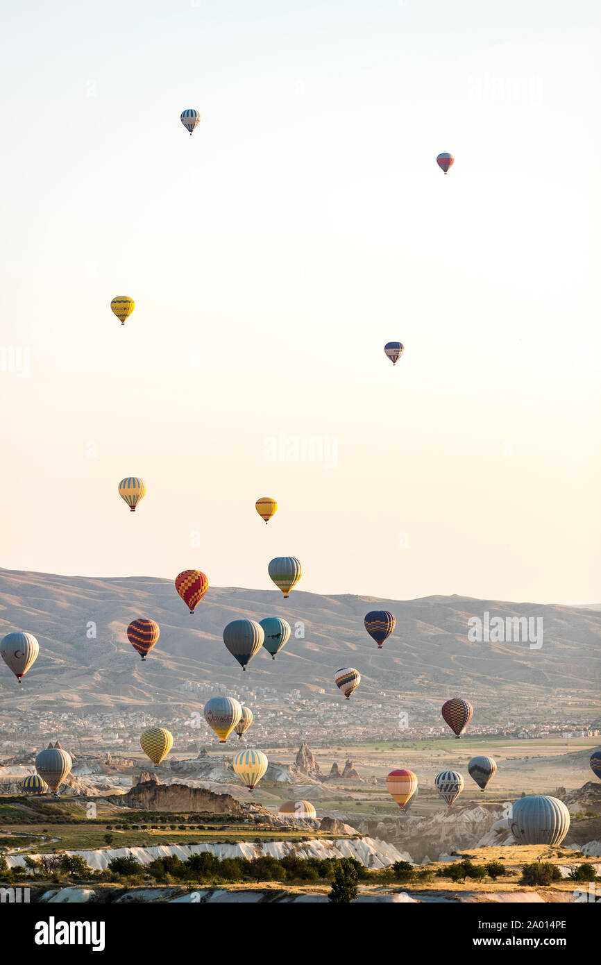Istanbul hot air balloon hi-res stock photography and images - Alamy