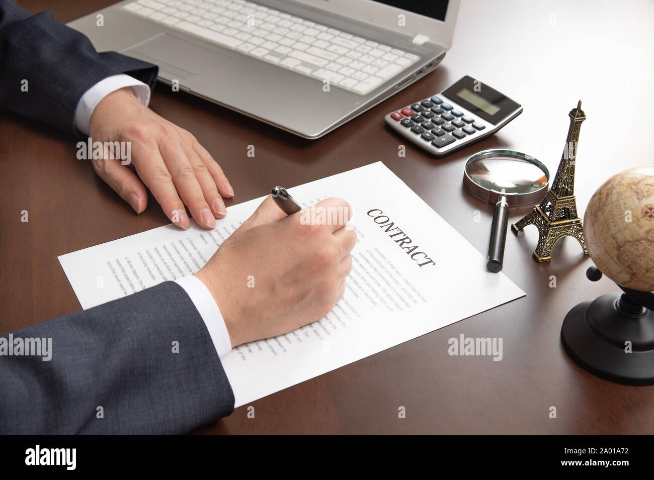 Contract document hi-res stock photography and images - Alamy