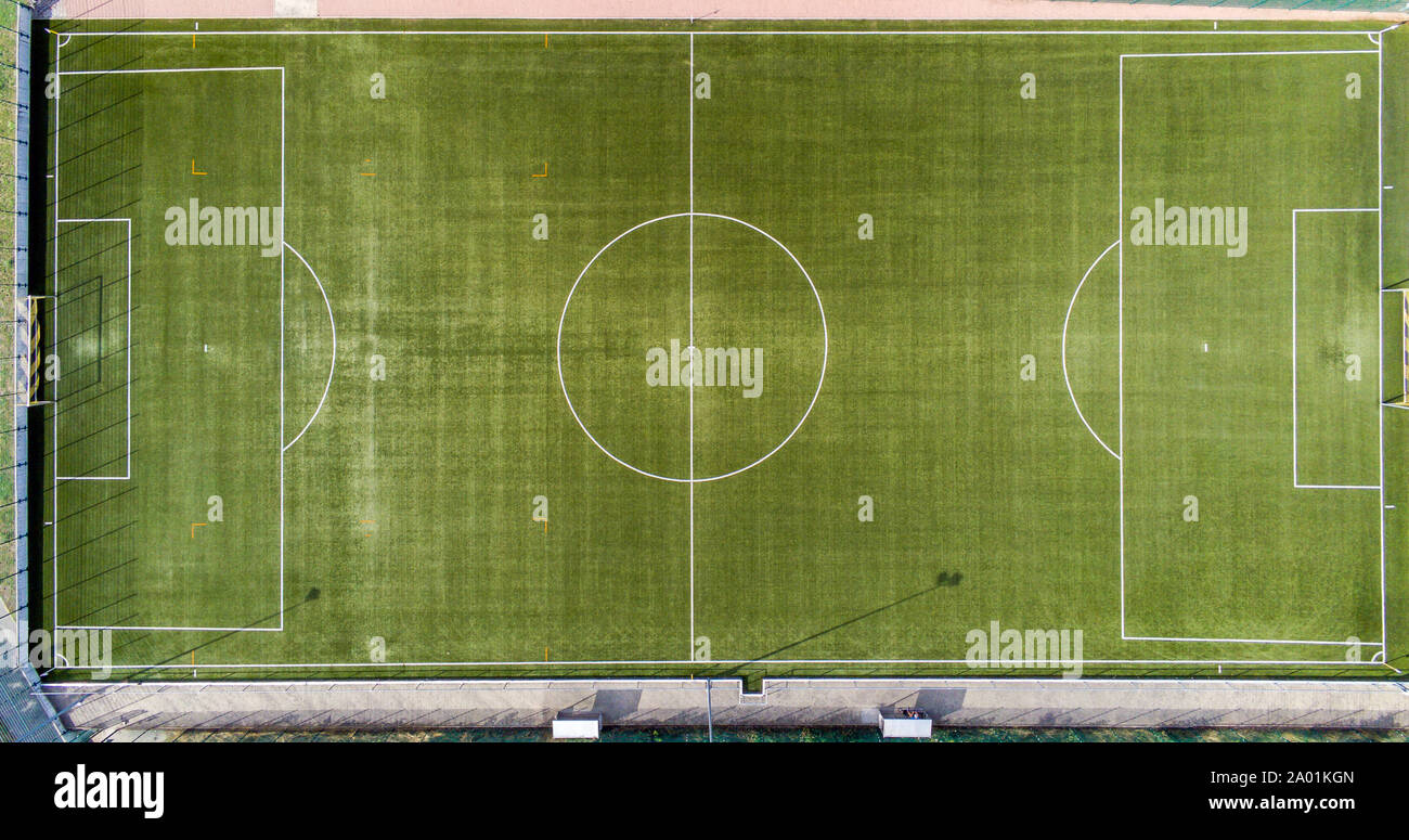 Football pitch line markings hi-res stock photography and images - Alamy