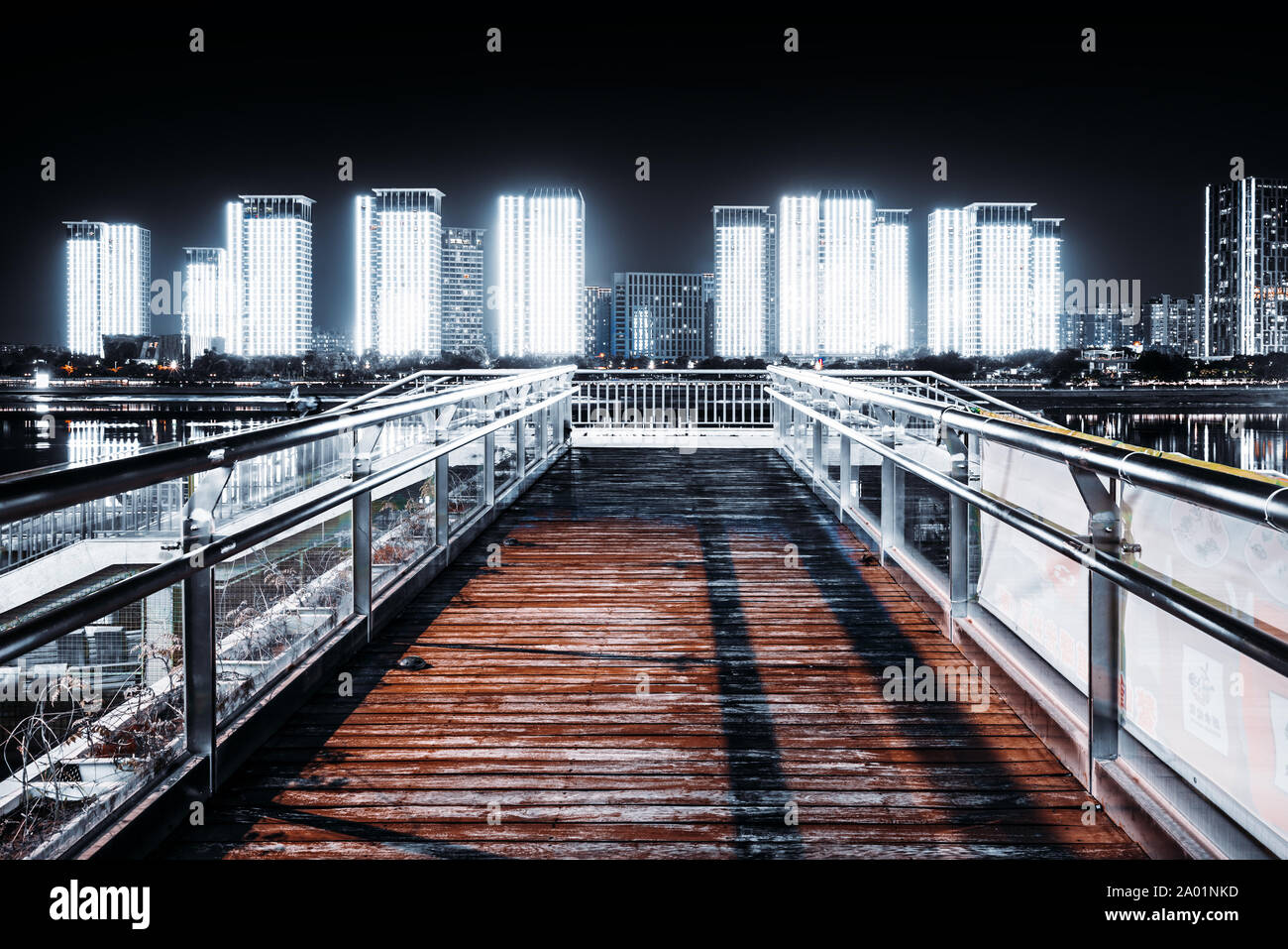 Pedestrian overpasses hi-res stock photography and images - Alamy