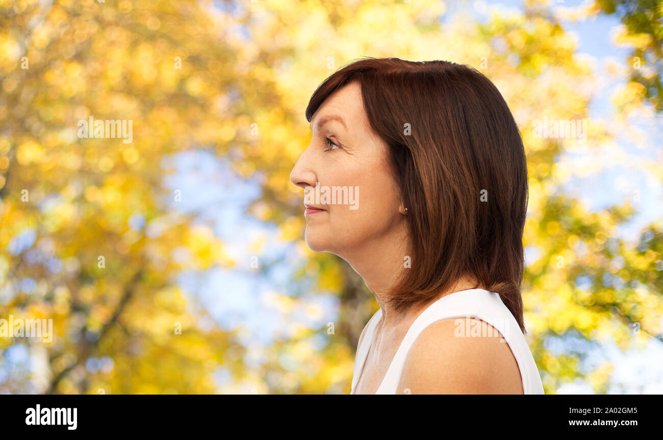 Profile senior woman hi-res stock photography and images - Alamy