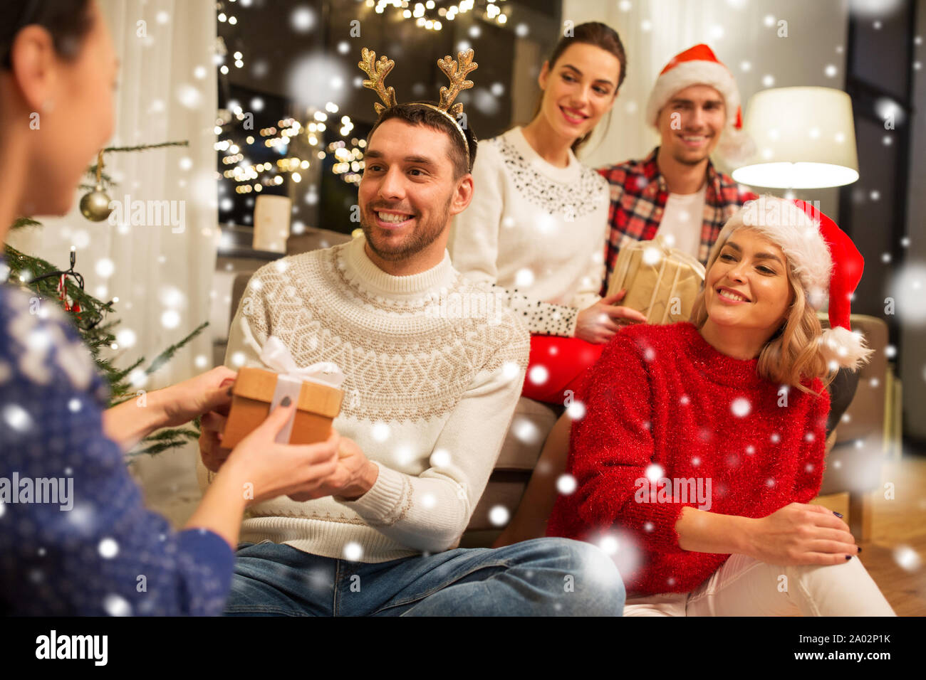 Giving presents hi-res stock photography and images - Alamy