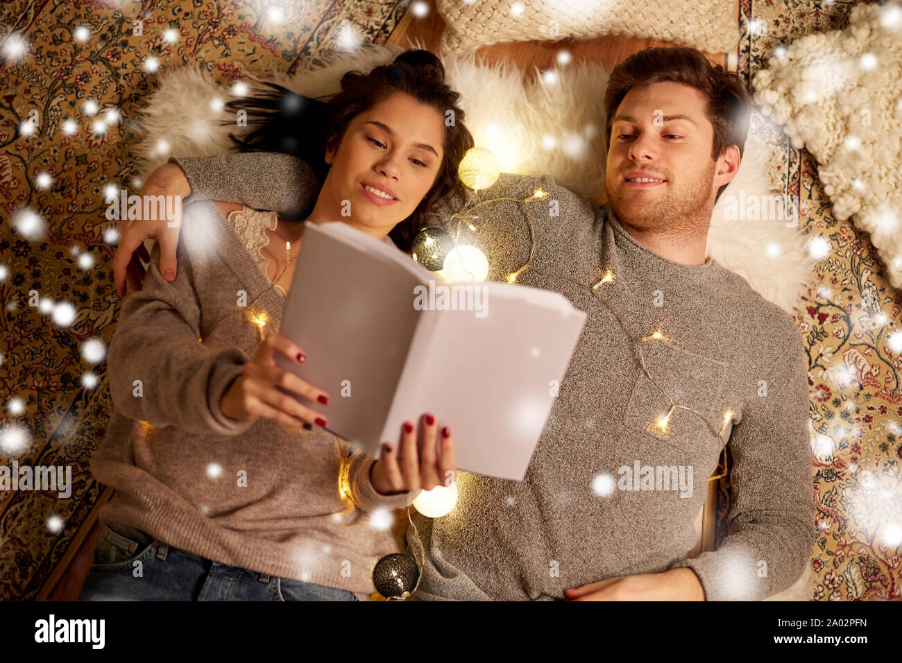 Overhead view couple reading hi-res stock photography and images - Alamy
