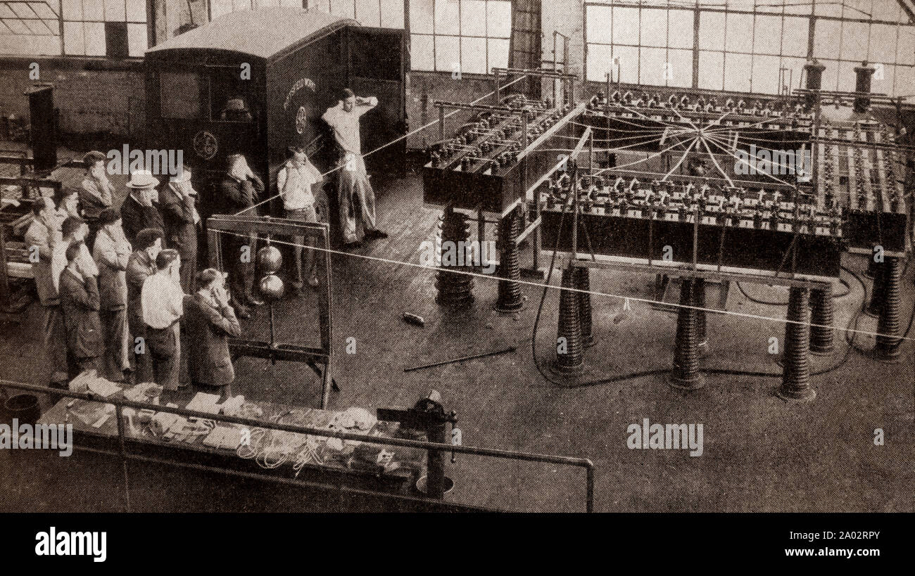 1930s laboratory hi-res stock photography and images - Alamy