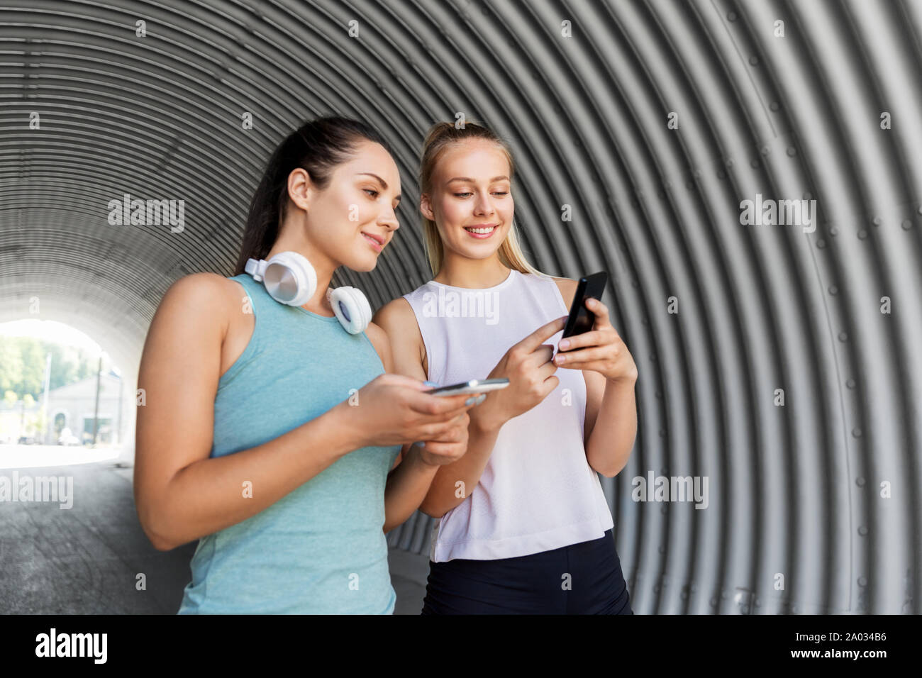 women or female friends with smartphones Stock Photo - Alamy