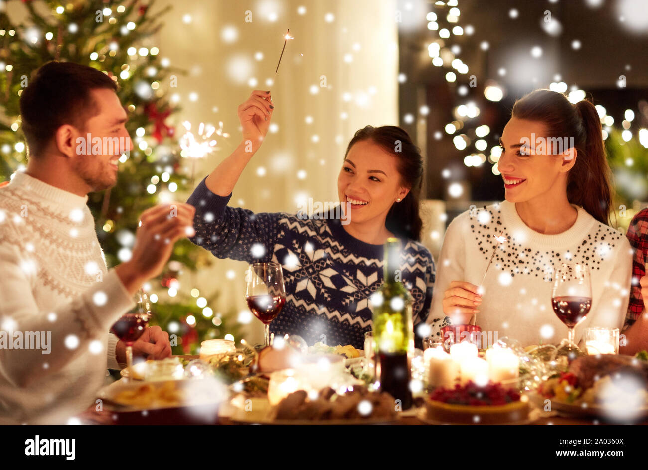 happy friends celebrating christmas at home feast Stock Photo - Alamy