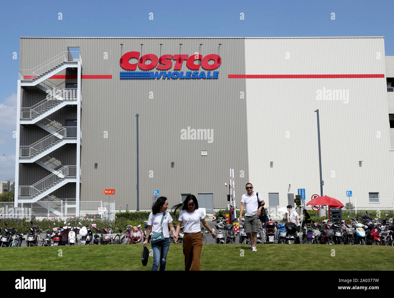 The costco store in shanghai hi-res stock photography and images - Alamy
