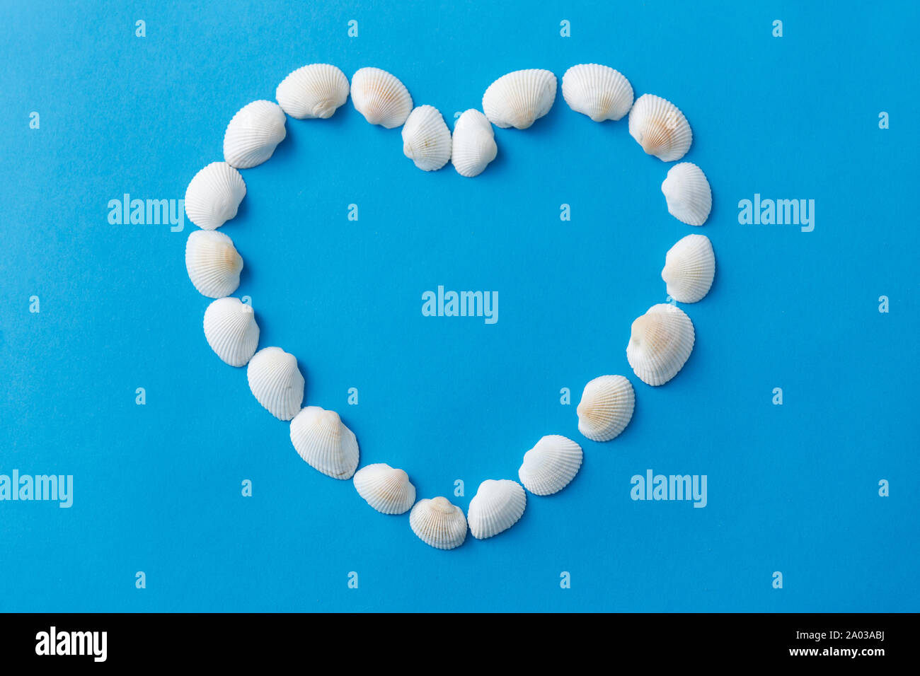 Frame of heart shells hi-res stock photography and images - Alamy