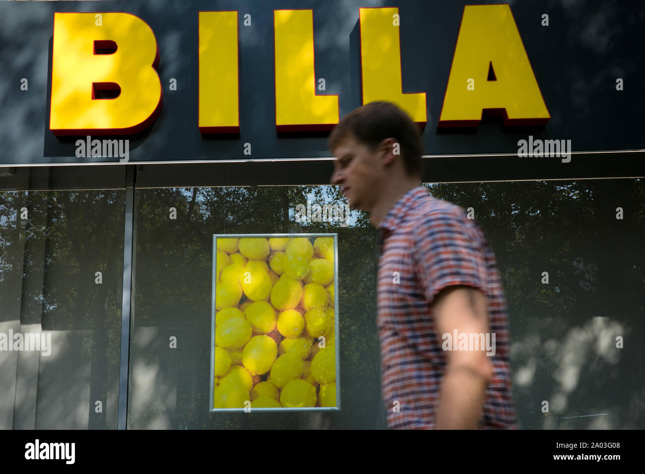 Retail in hi-res stock photography and images - Alamy