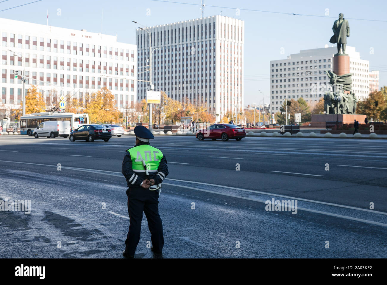 Russia road police officer working on a street Stock Photo - Alamy