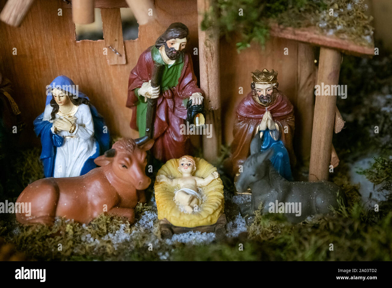 Christmas nativity scene with baby Jesus Creche Stock Photo - Alamy