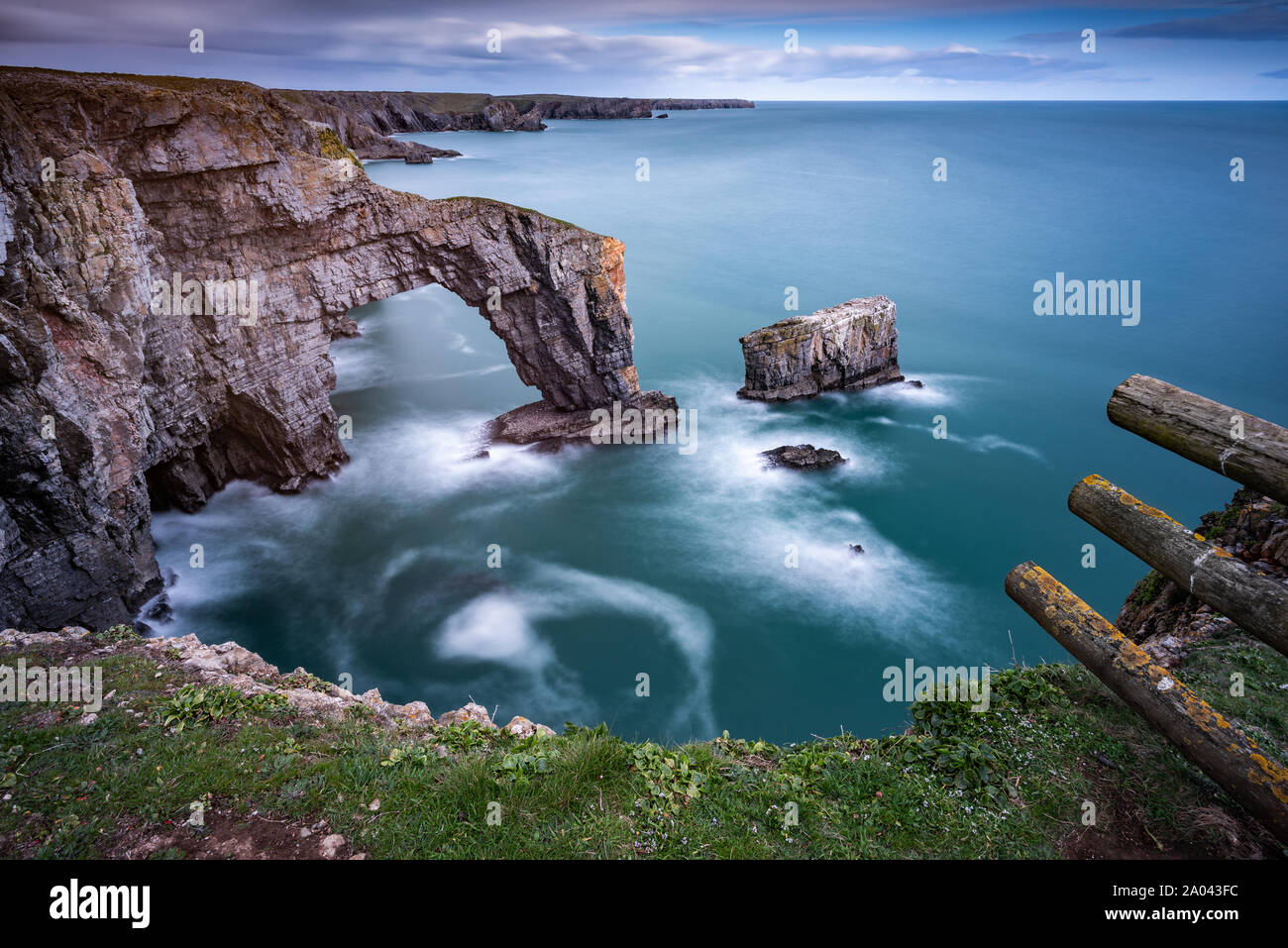 Green Bridge Natural Arch, Pembrokeshire, Wales Stock Photo - Alamy