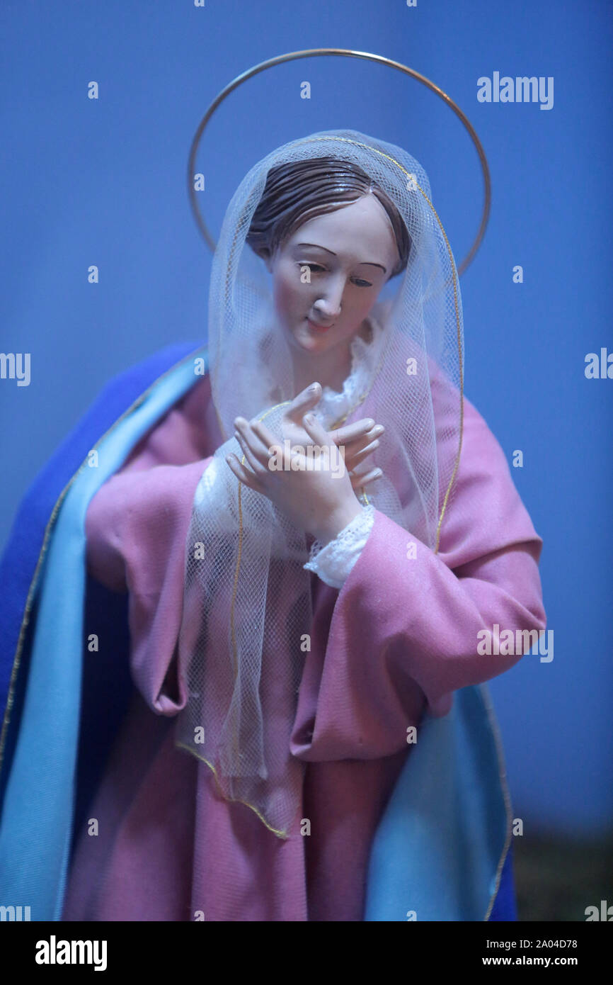 Statue vierge marie hi-res stock photography and images - Alamy