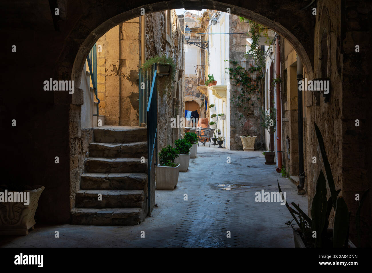 Ancient alley in Syracuse, Sicily Stock Photo - Alamy