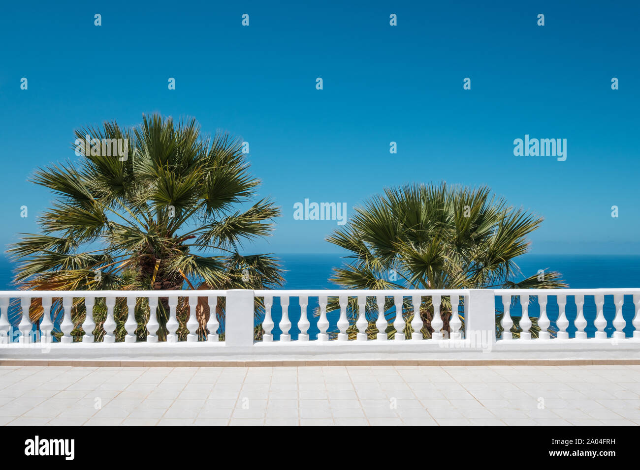 Balustrade ocean hi-res stock photography and images - Alamy