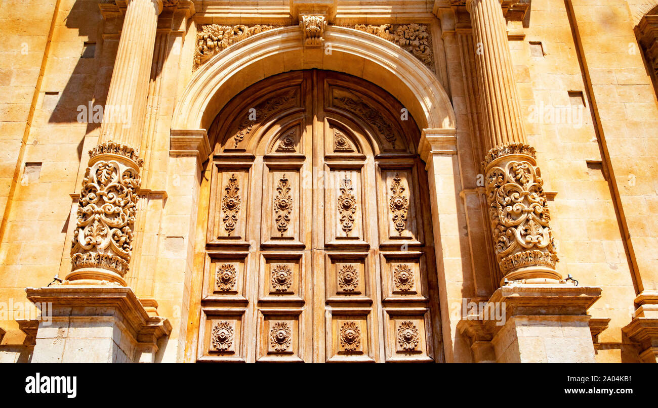 Baroque door hi-res stock photography and images - Alamy