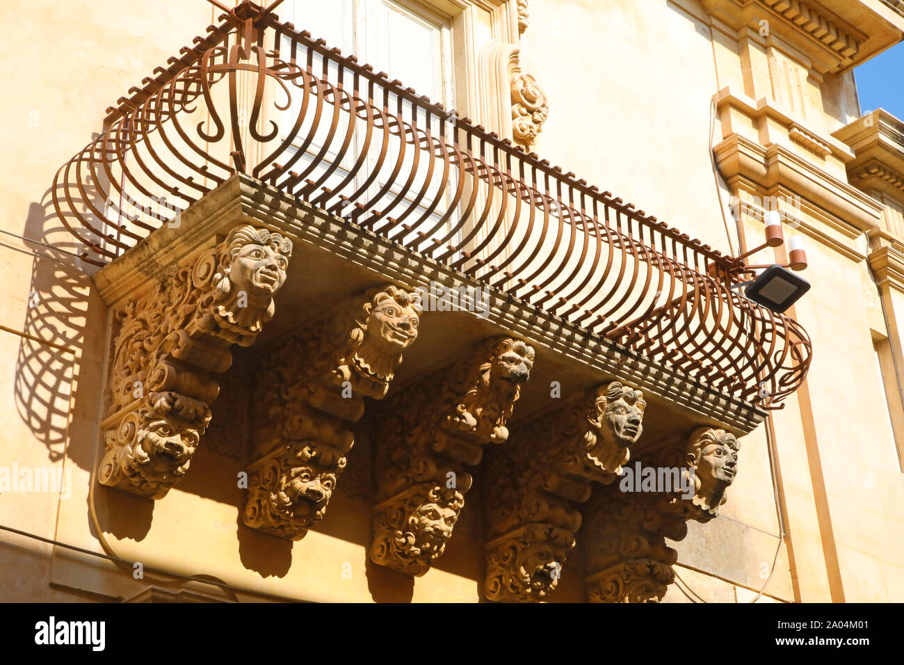 Labored sculptures under a balcony in Noto, Sicily Stock Photo - Alamy