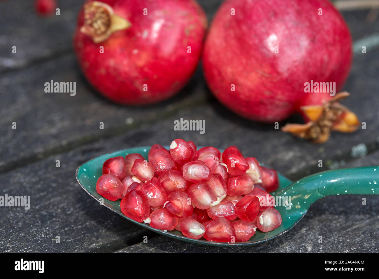 Ruby coloured pomegranates hi-res stock photography and images - Alamy