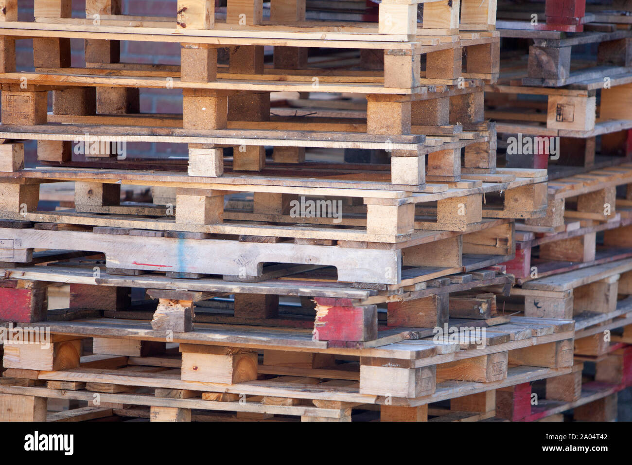closeup of pile of empty wooden pallets Stock Photo - Alamy