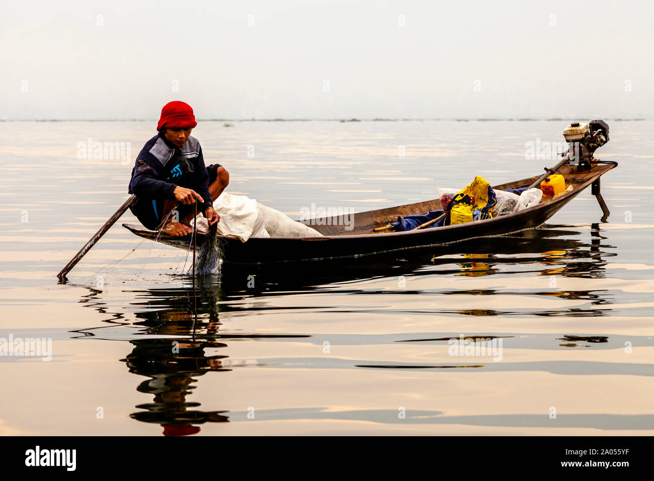 Leg Rowing Fisherman, Lake Inle, Shan State, Myanmar Stock Photo - Alamy