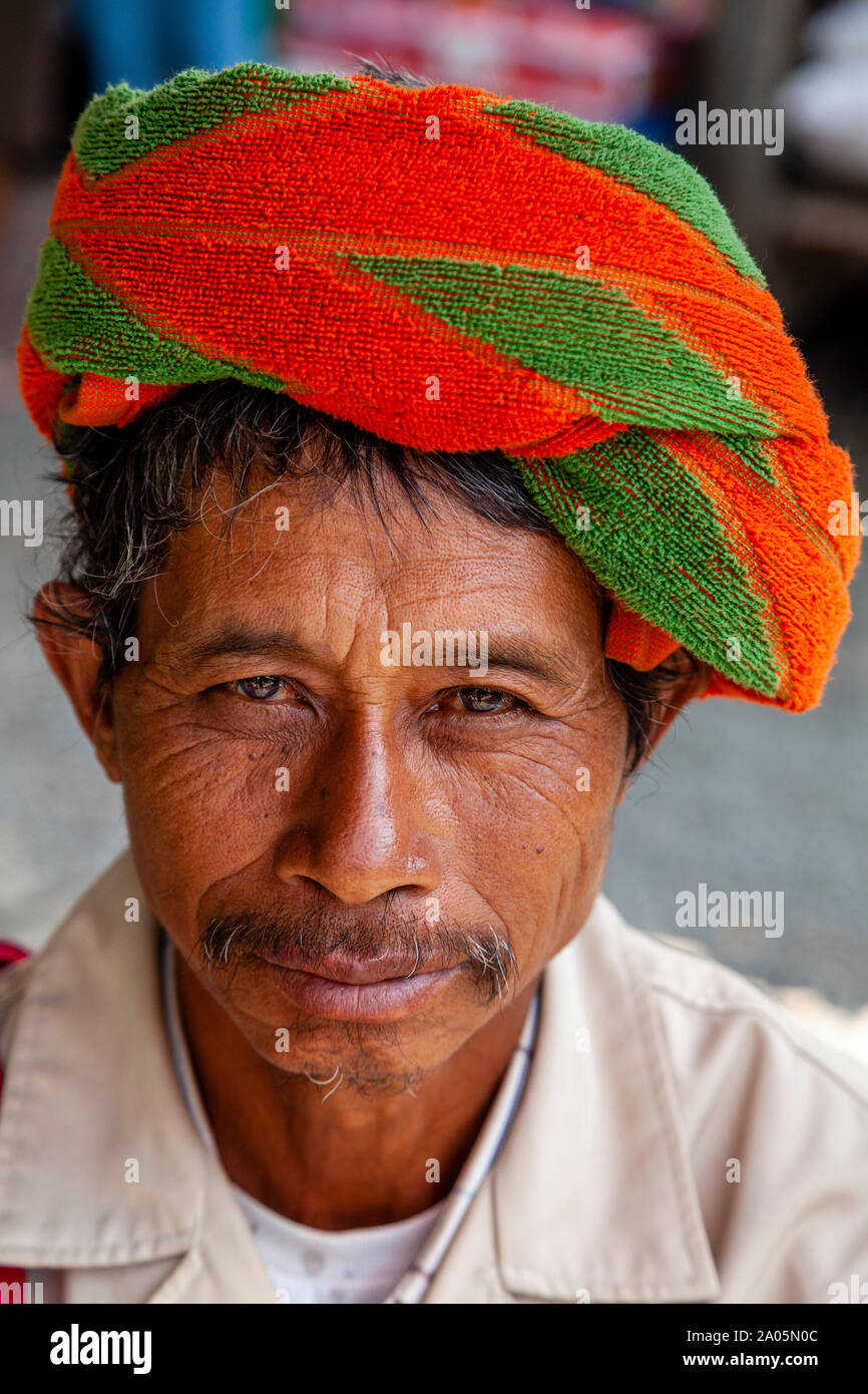 Shwe shwe clothes hi-res stock photography and images - Alamy