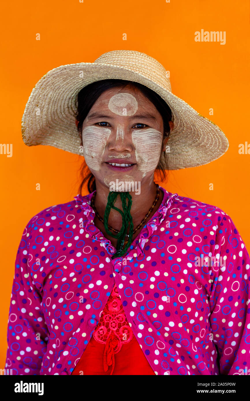 Female burmese hi-res stock photography and images - Alamy